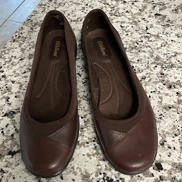 Cobbie Cuddlers | Shoes | Cobbie Cuddlers Elenor Black Leather Flats ...